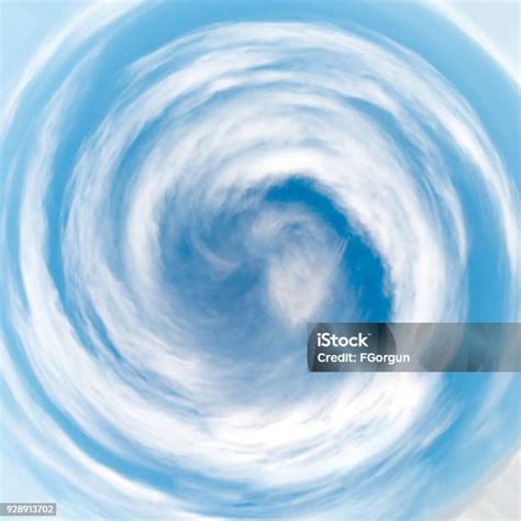 Terowongan Spiral Dari Latar Belakang Awan Foto Stok Unduh Gambar Sekarang Awan Langit