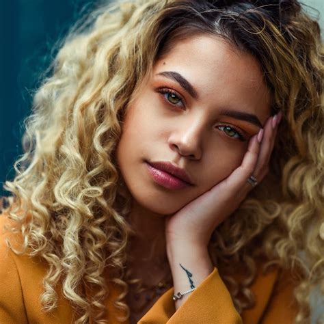 Chloé Jay Lois Youtube