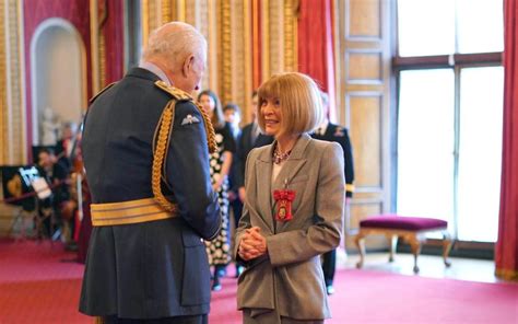 Anna Wintour Takes Off Signature Sunglasses As She Is Honoured By The King