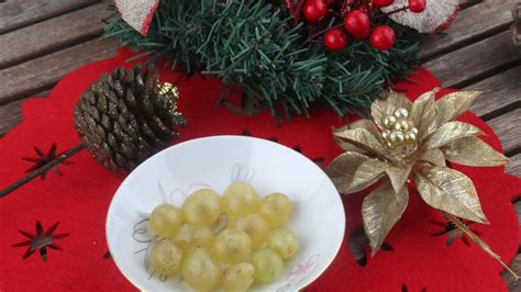 Por Qué En España Comemos 12 Uvas En Nochevieja Origen De Esta Tradición