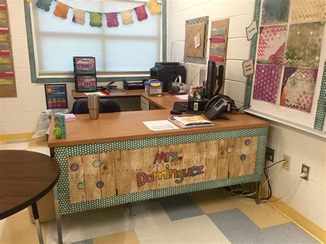 Retro Chic Classroom Decor Ideas