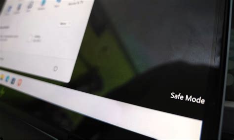 How To Remove The Language Switcher From Windows 11 Taskbar Beebom