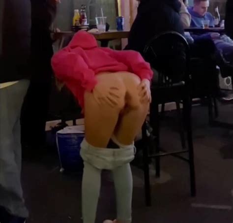 Drunk Girl Flashes At Bar 日本語で Drunk Girl Flashes At Bar 日本語で