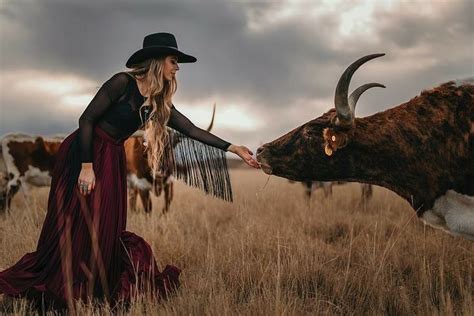 Pin By Дождь On Western Western Photoshoot Western Photo Shoots