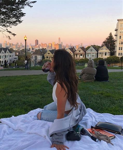 Here S Your First Look Inside Zendaya S Glitzy New 1 4 Million Mansion