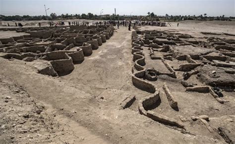 Egypt Unveils 3 000 Year Old Lost City Near Luxor