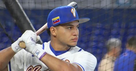 ¡tremendo Javier Sanoja Conecta El Primer Cuadrangular De Venezuela En El Clásico Mundial