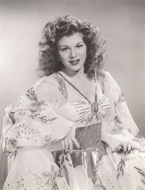 35 Beautiful Photos Of American Singer Eileen Barton In The 1940s