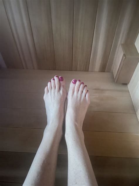 Tamzin Outhwaite Feet