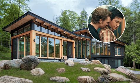 You Can Now Stay At The Heated Rivalry Cottage Yes That One