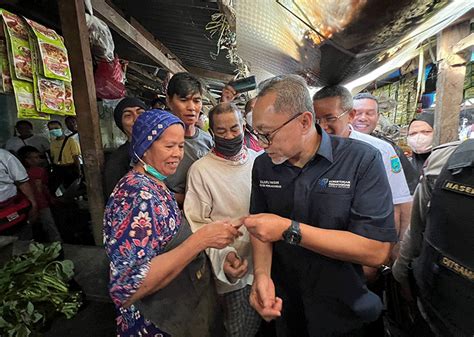 Mendag Zulkifli Hasan Tinjau Pasar Sentral Remu Papua Barat