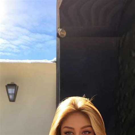 Chat With Alexandra Bennett Enjoy Free Ai Character Voice Chat