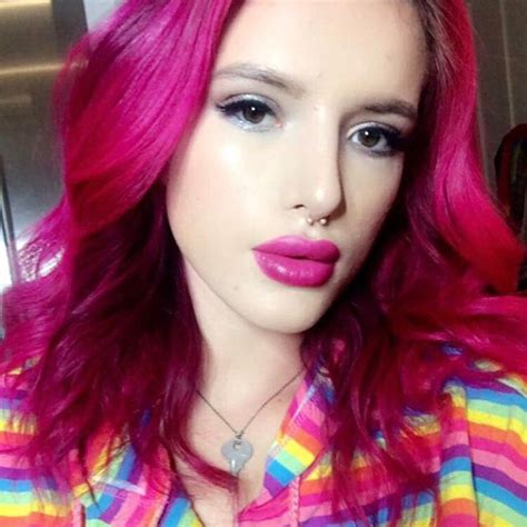 Bella Thorne Flaunts Her Pink Neon Hair Photos Images Gallery 68985