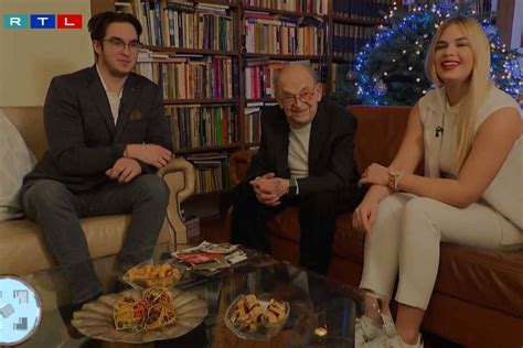 Bodrogi Gyula Két Unokájával Szerepelt Bence 23 éves Az énekesnő Enikő 20 Hazai Sztár Femina