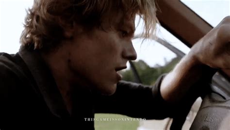 Thisgameissonintendo — Macgyver 3x01 “improvise” S