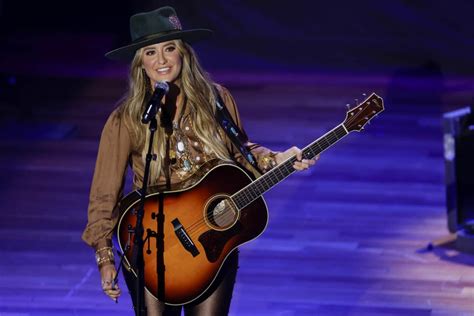 Watch Lainey Wilson Performs Workin Overtime In Honor Of