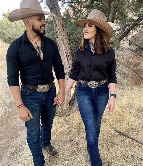 Pin De Tito Samuel Adonis Muñoz En Mujeres Con Correas Y Con Jeans