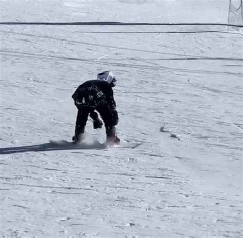 Snowboarding S