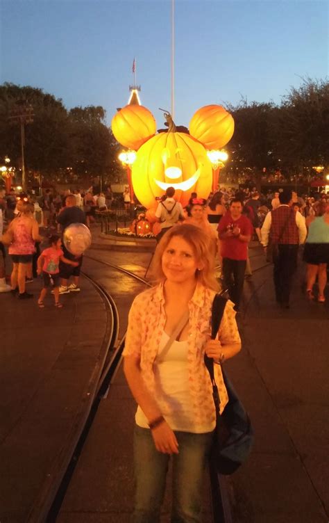 Jane Arapawe At Disneyland Disneyland Fashion Jane