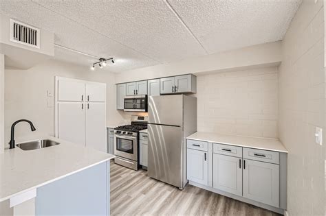 View Photos Of Rise Biltmore Apartments In Phoenix