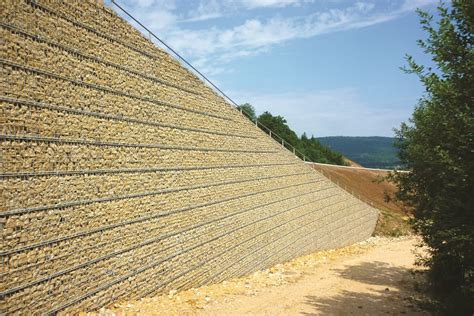 Wire Mesh Retaining Wall With Geosynthetic Reinforcement