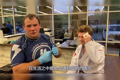 不可思议的医疗胶水，1分钟粘住伤口，痊愈之后不留疤痕！