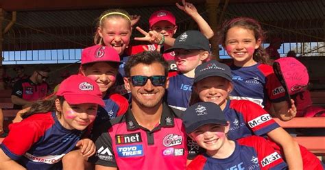 चोरी से पत्नी का बैट ले उड़ा खूंखार गेंदबाज टीम इंडिया पर बरसा फिर