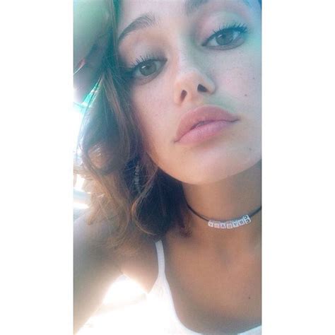 Ella Purnell Scrolller