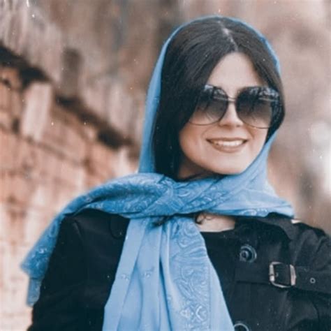 Niloofarbehbahani Niloofar Behbahanii • Threads Say More