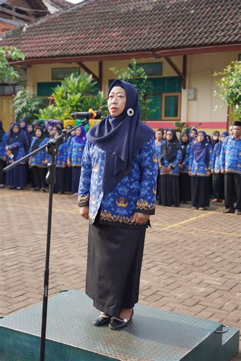 Peringatan Hari Pahlawan Smk Negeri 2 Tuban Meski Di Hari Minggu Tetap