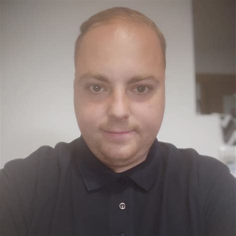 Dominik Strobl Schlosser Mit Schwerpunkt Maschinenbautechnik Atands Xing