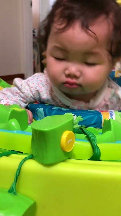 졸음이 밀려올때 ㅋㅋㅋ 너무 졸린 아이 Youtube