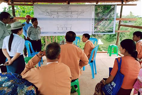 ကချင်ပြည်နယ် လျှပ်စစ်နှင့်လမ်းပန်းဆက်သွယ်ရေး ဝန်ကြီး ဦးဝင်းညွန့်နှင့်အဖ