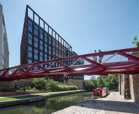 Esperance Bridge Creates New Walking Route Into Coal Drops Yard