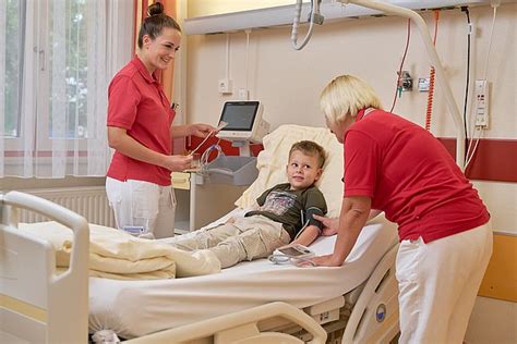 Pflegefachassistenz Karriere Center Der NÖ Lga