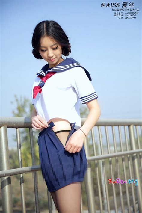 Aiss爱丝第38期 青春靓丽美少女天桥无内黑丝羞耻露臀制服诱惑写真 52p 秀人网