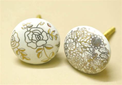 Artisno Royal Gold And Cream White Ceramic Door Knobs 8 Pack Assorted Vintage And Shabby Chic