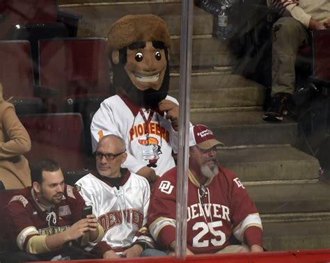 Denver Pioneers Hockey Cruises Past Notre Dame To Advance To Ncaa