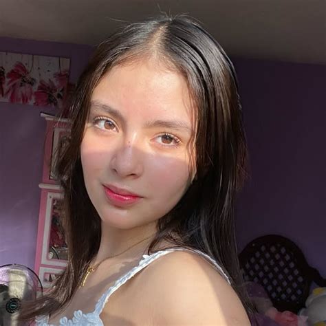 Stephy Stephaniesf • Threads Say More