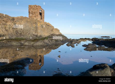 Ladys Tower Reflected In A Tidal Pool Elie Fife Scotland Uk Stock