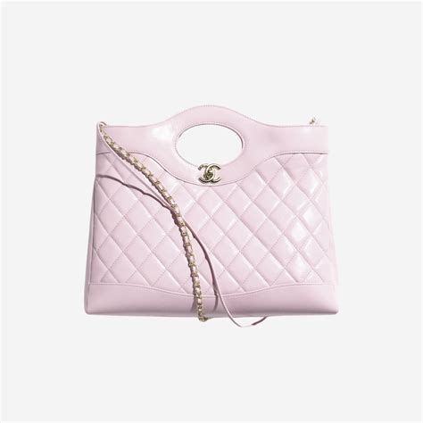 샤넬 쇼핑백 샤이니 램스킨 골드 메탈 라이트 퍼플 Chanel KREAM