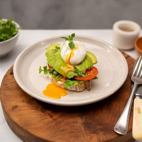Poached Eggs On Toast Poached Eggs Recipe How To Poach An Egg