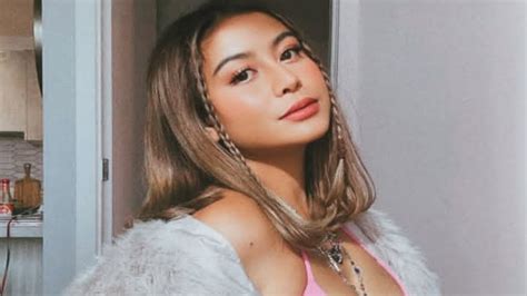 Profil Dan Latar Belakang Awkarin Selebgram Yang Pindah Ke Melbourne