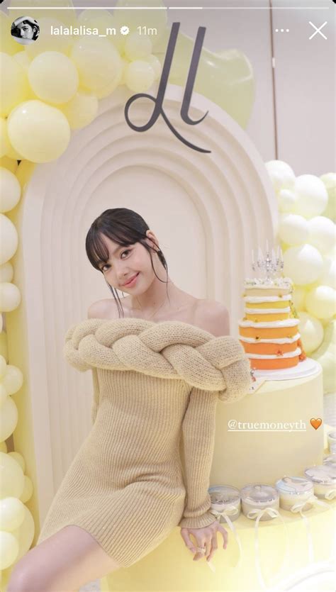Pin By Khai Mook On ลิซ่า Blackpink Fashion Fashion Lisa
