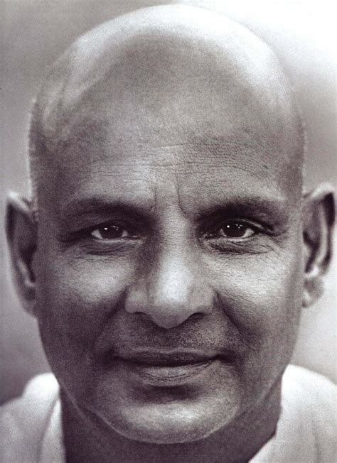 Swamisivananda Yoga En Red