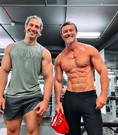 Luke Evans Online