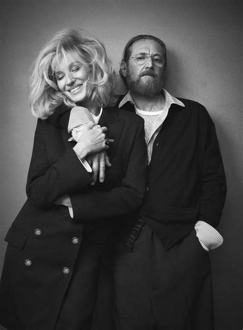 Steven Meisel用鏡頭再造miu Miu復古美學！從發掘世代超模到拍攝瑪丹娜《sex》作品掀熱議，3件事認識這位傳奇攝影師