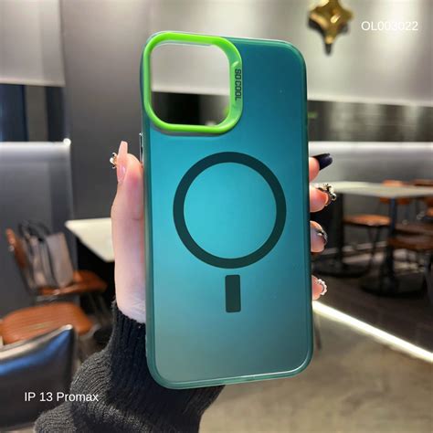 Ốp Ip 13 Pro Max Lưng Nhám Bạc Magsafe