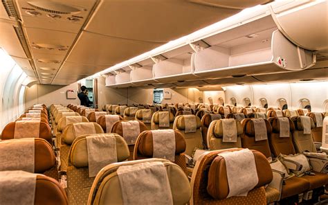 エアバスa380 インテリア エミレーツ航空 A380 800 座席 Fcrte