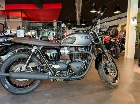Triumph Bonneville T120 Black Stealth Edition 2024 Nuova Fani
